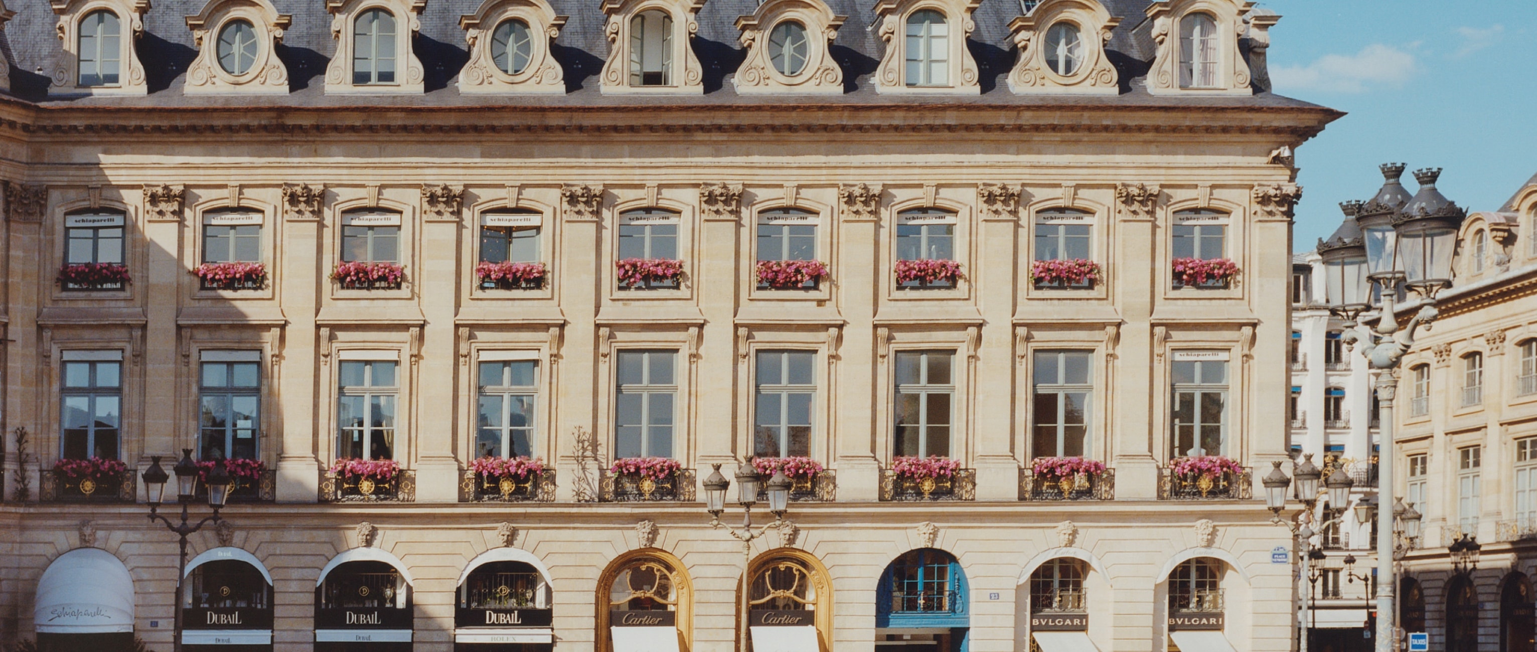 Maison Schiaparelli - Nos Boutiques - Paris - Place Vendôme Maison Schiaparelli - Nos Boutiques - Paris - Place Vendôme