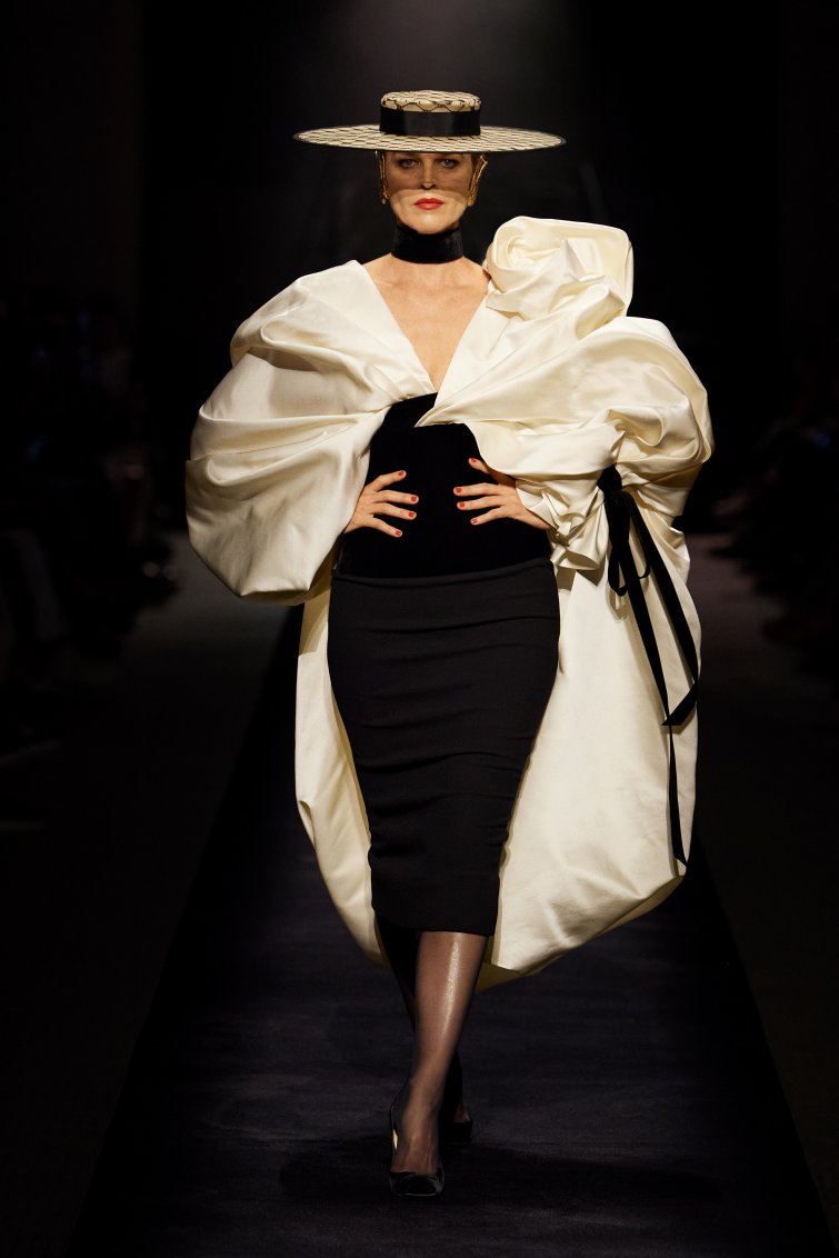 Maison Schiaparelli Collection Haute Couture Autome Hiver 2022 23